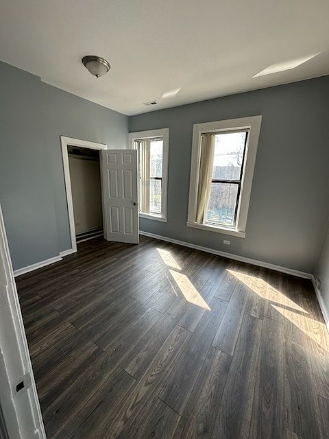 2701 E 75th Pl APT 3, Chicago, IL 60649 | Zillow