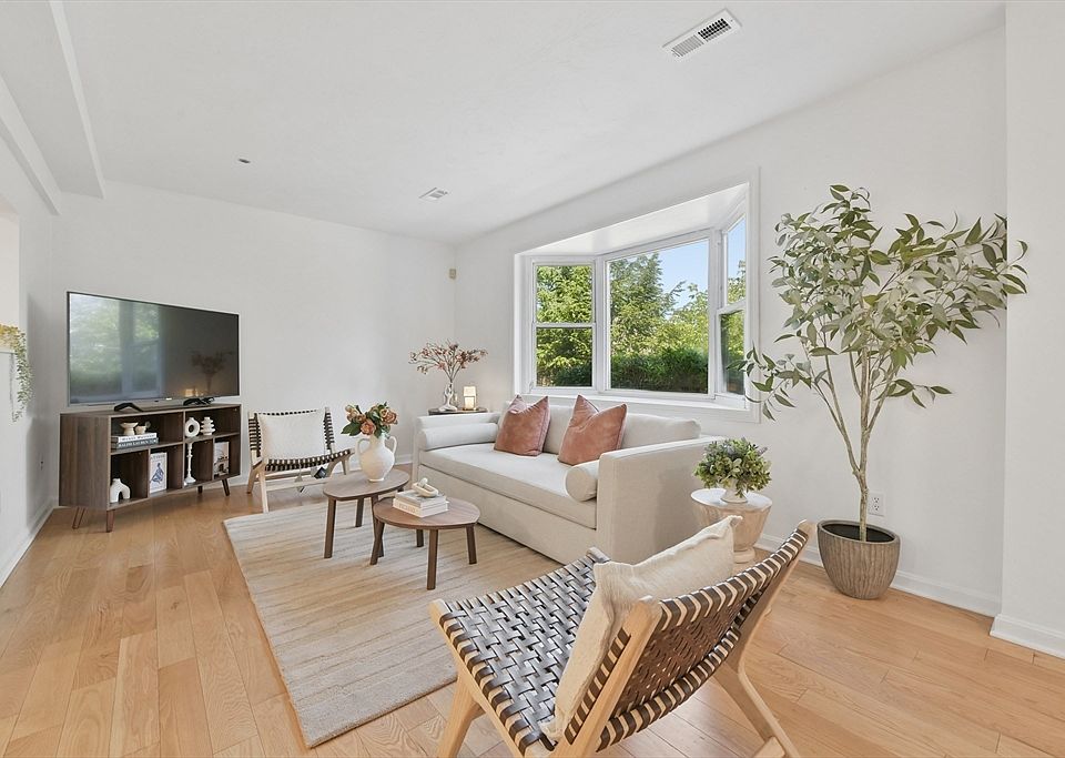 Coolidge Hill Townhouses - 110 Coolidge Hill Rd Watertown MA | Zillow
