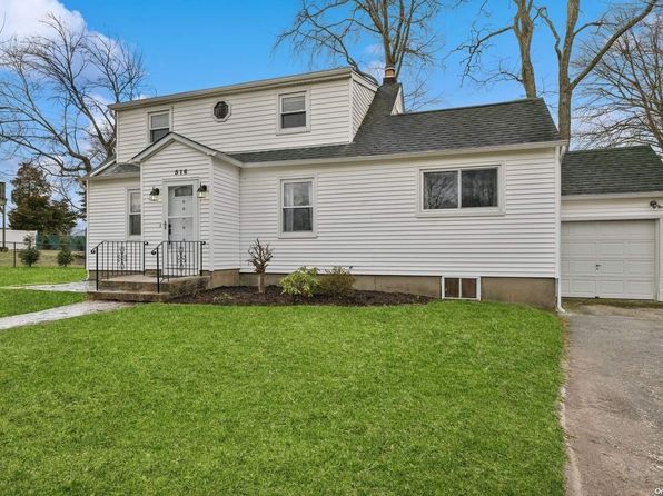 5 Bedroom Homes for Sale in Deer Park NY | Zillow
