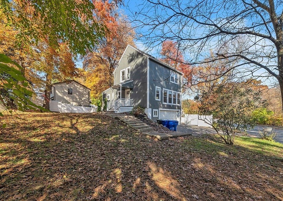 305 Denver St, Springfield, MA 01109 | Zillow