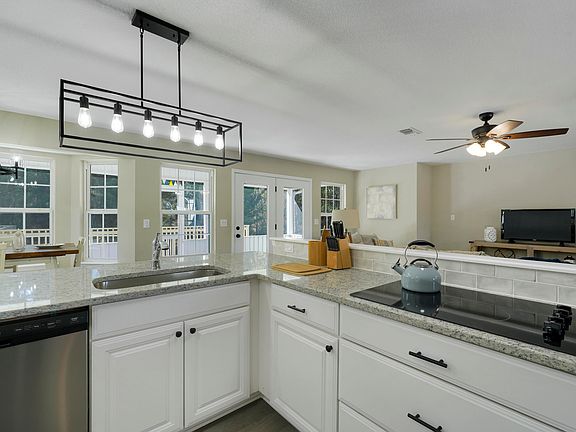 101 Golf Course Dr, Crestview, FL 32536 | Zillow