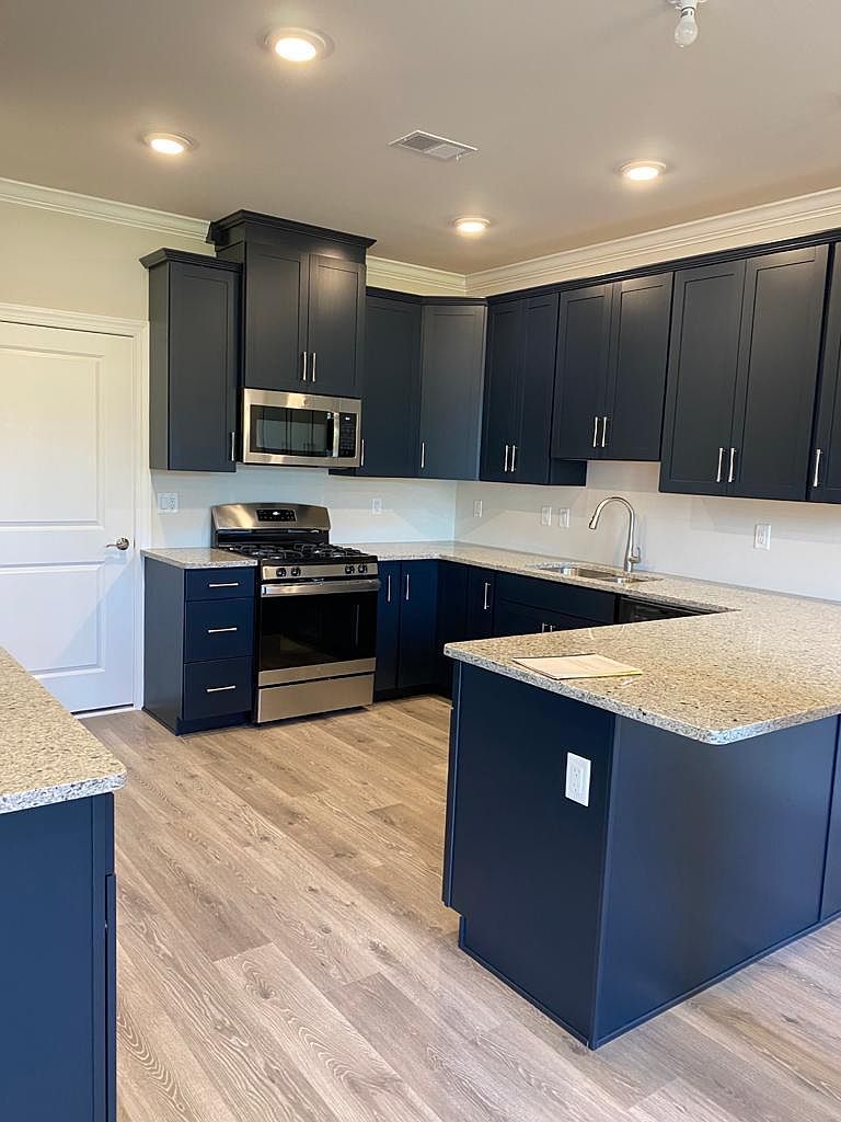 810 Greenland Sq #810, Highland Park, NJ 08904 | Zillow