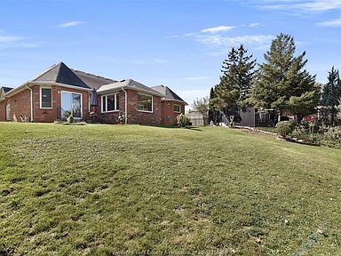 768 Lake Trail Dr, Windsor, ON N9G 2M9 | Zillow