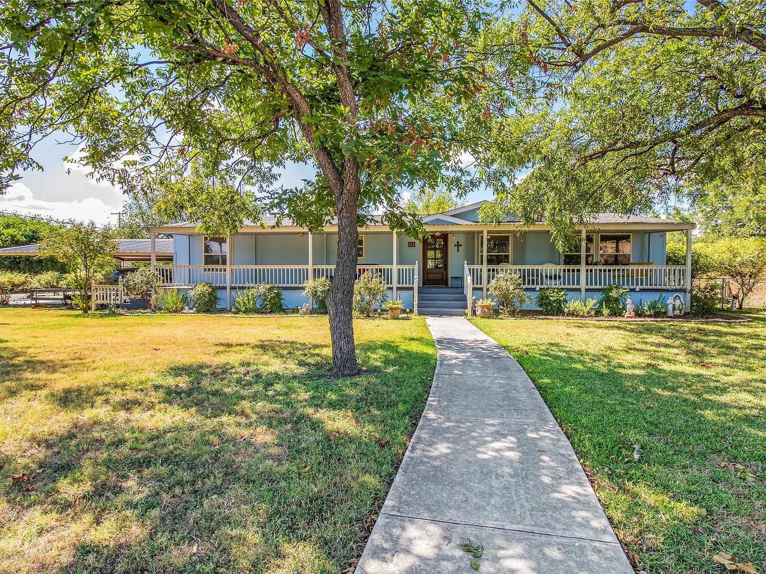 212 E Mesquite St, Coleman, TX 76834 | MLS #20859337 | Zillow
