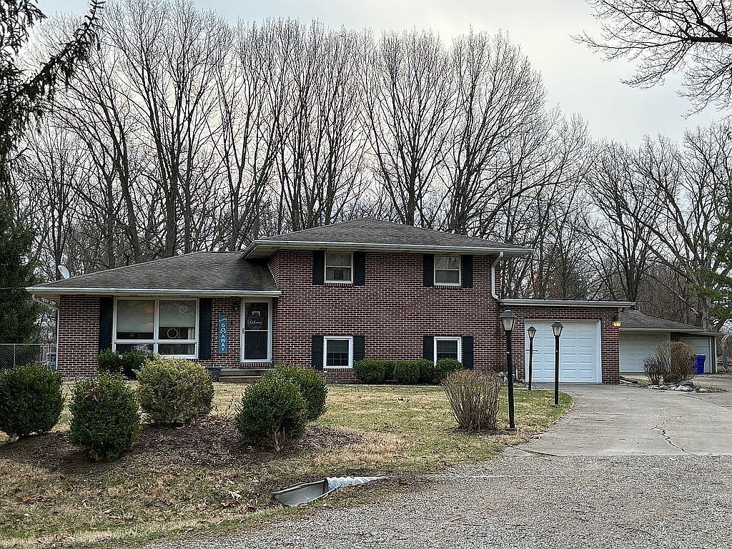 2802 N Fairview Ave, Decatur, IL 62526 | Zillow