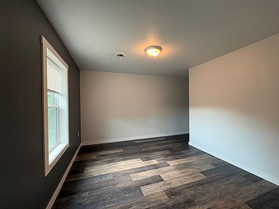 404 N Oak St #C, Garnett, KS 66032 | Zillow