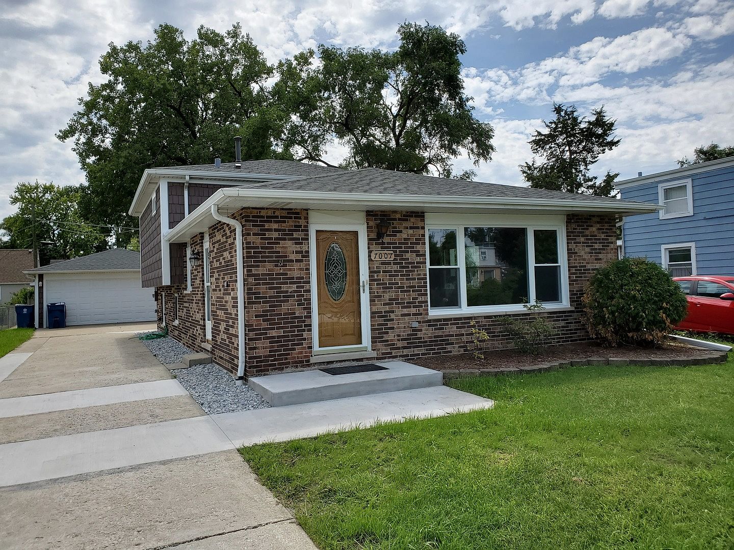 7007 W 71st Pl, Nottingham Park, IL 60638 | Zillow