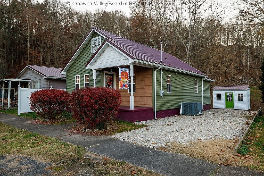 105 Main St, Hamlin, WV 25523 | MLS #274326 | Zillow