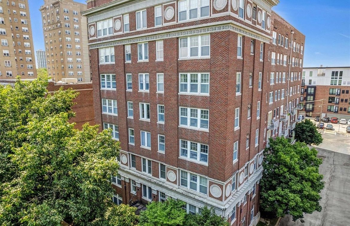5330 Pershing Ave APT 406, Saint Louis, MO 63112 | Zillow