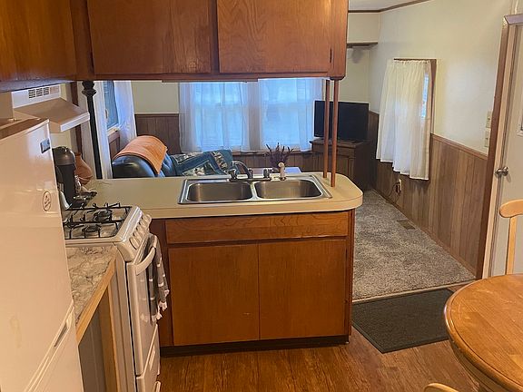 881 Main St, Hope Valley, RI 02832 | Zillow