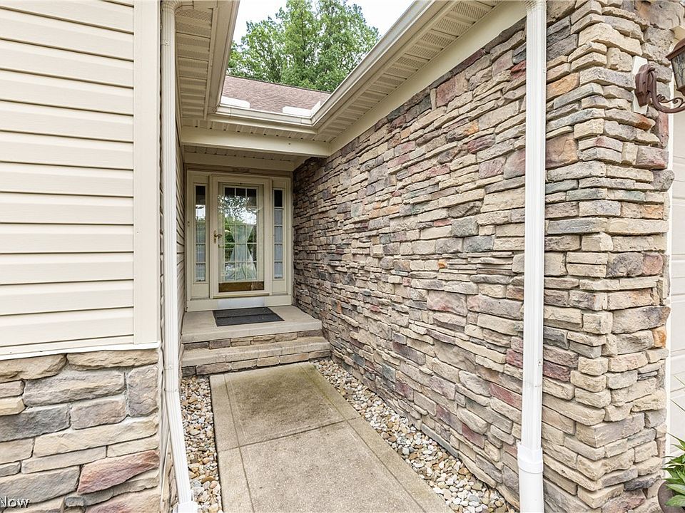 6871 Auburn Rd UNIT 26, Concord Township, OH 44077 | Zillow