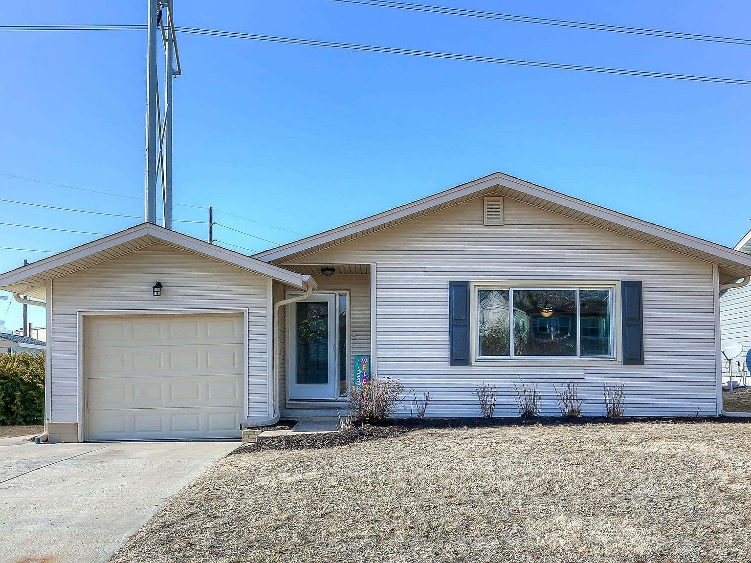 10634 Parker St, Omaha, NE 68114 | Zillow