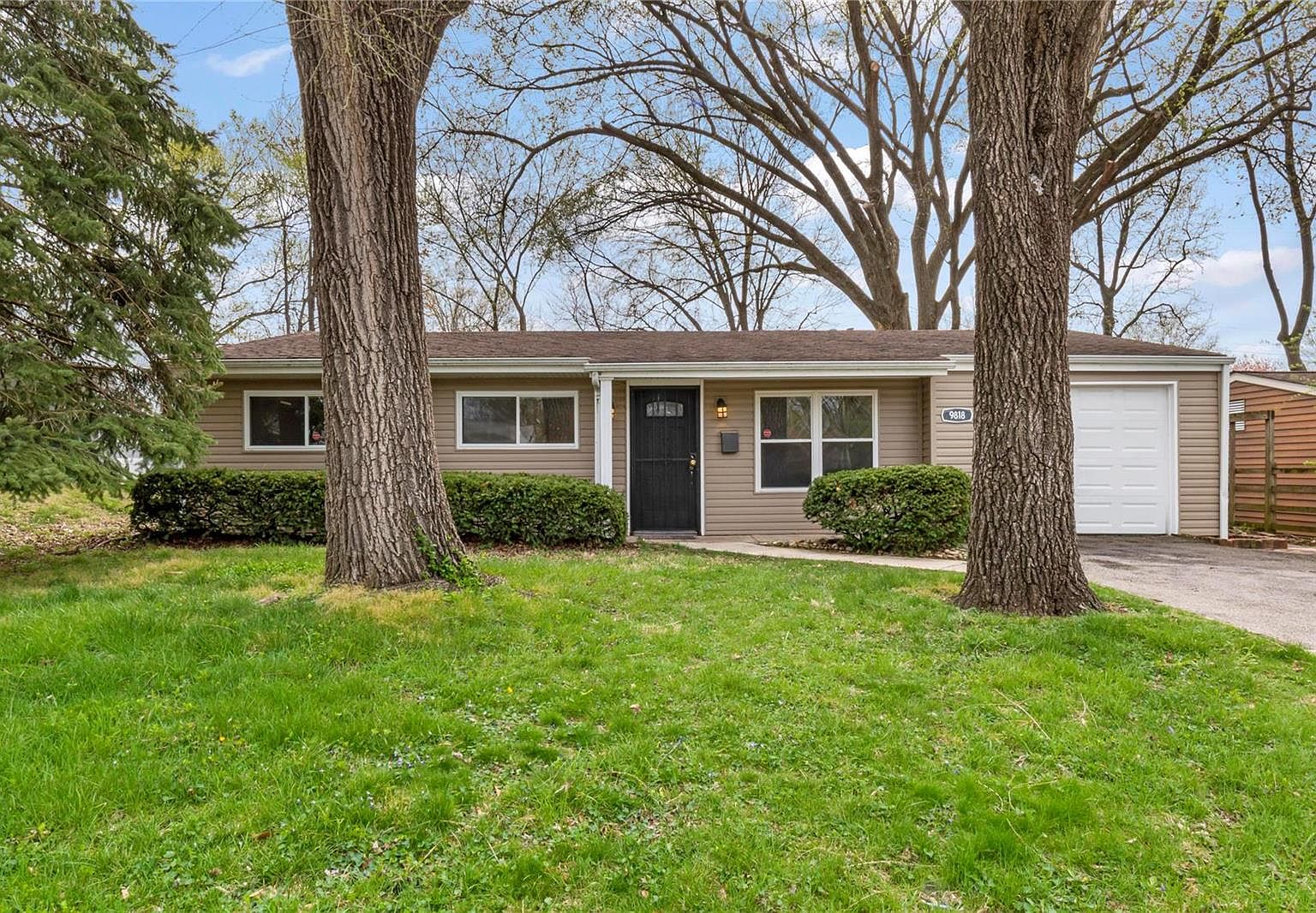 9818 Tanbark Ln, Saint Louis, MO 63134 | Zillow