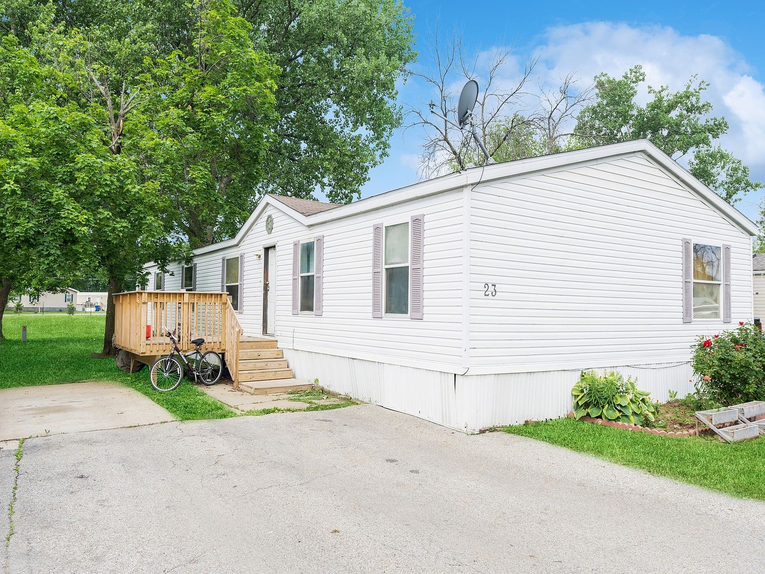 7085 Bloomfield Rd #23, Des Moines, IA 50320 | Zillow