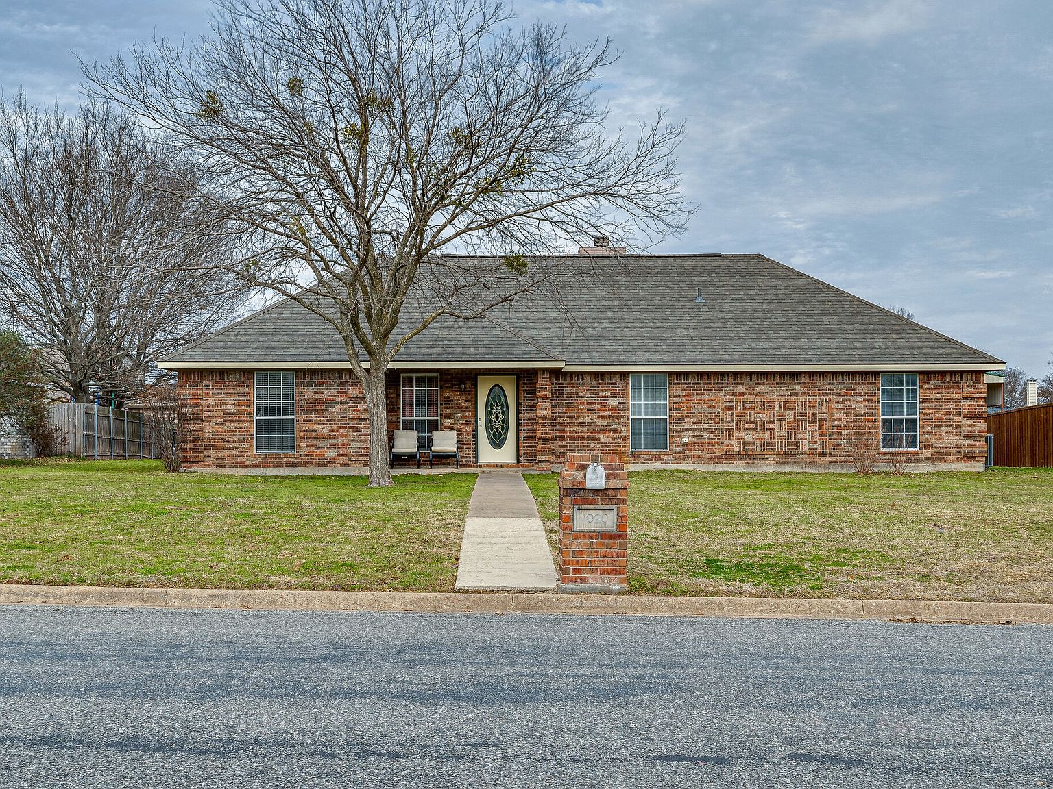 1020 W Russell Ave, Bonham, TX 75418 | MLS #20447072 | Zillow