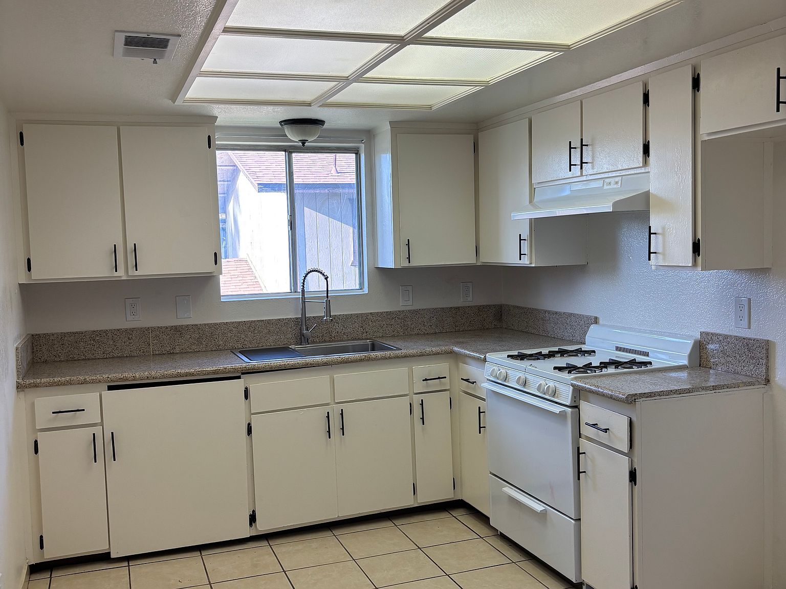 720 N Bridge St #C, Visalia, CA 93291 | Zillow