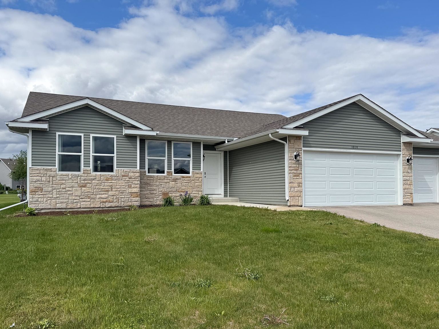 1014 Forest Garden Dr, Loves Park, IL 61111 | Zillow