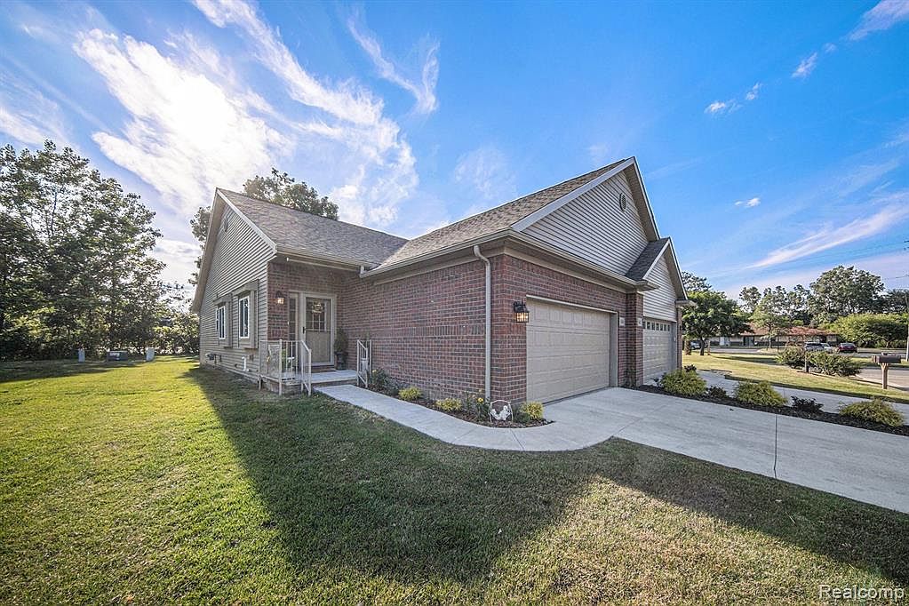 804 Chelsea Rdg, Howell, MI 48843 | Zillow
