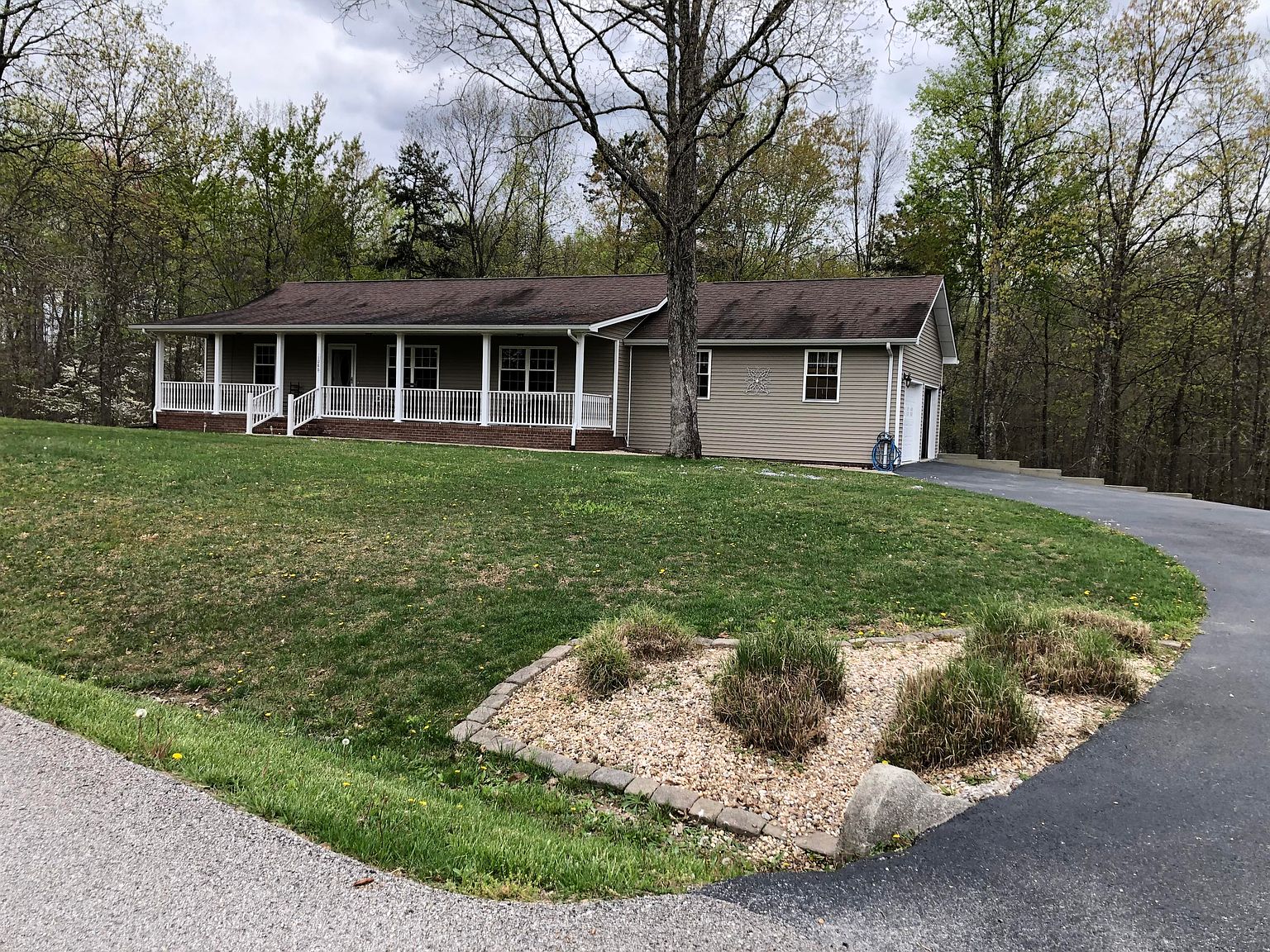 1086 Highway 1071, Tyner, KY 40486 | Zillow