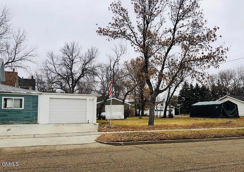 101 E Central Ave, Crosby, ND 58730 | Zillow