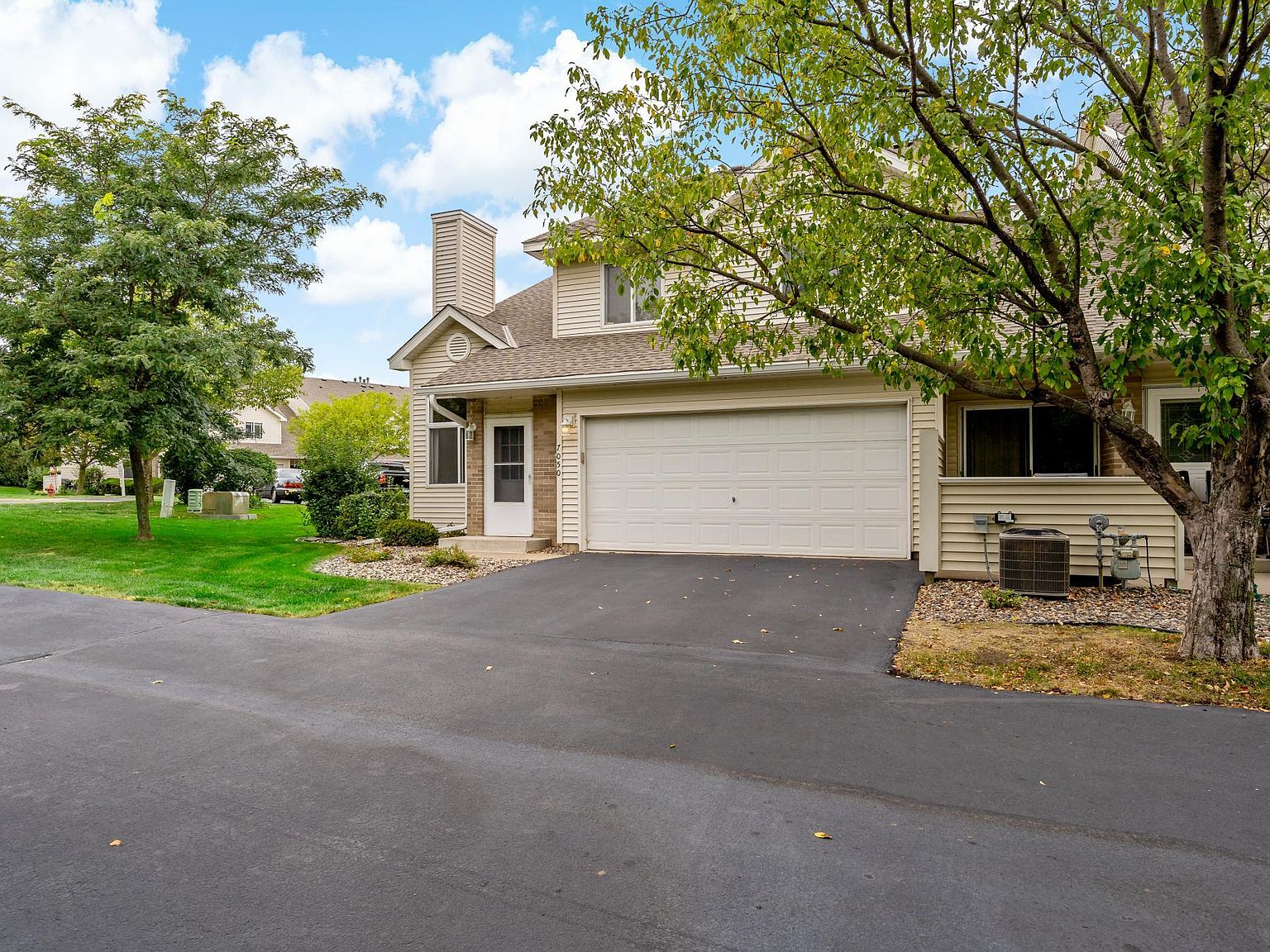 7050 49th St N, Oakdale, MN 55128 | MLS #6428651 | Zillow