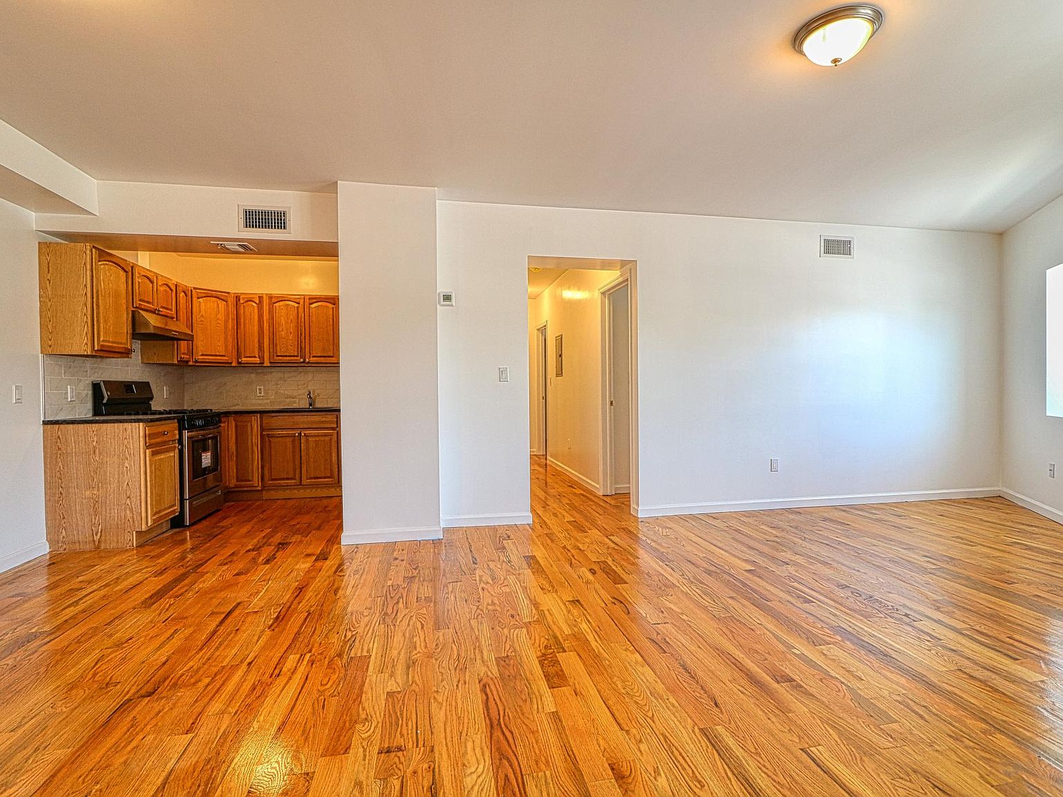 1668 E Gun Hill Rd, Bronx, NY 10469 | Zillow