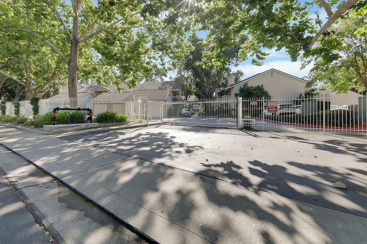 5885 Gloria Dr APT 4, Sacramento, CA 95822 | Zillow