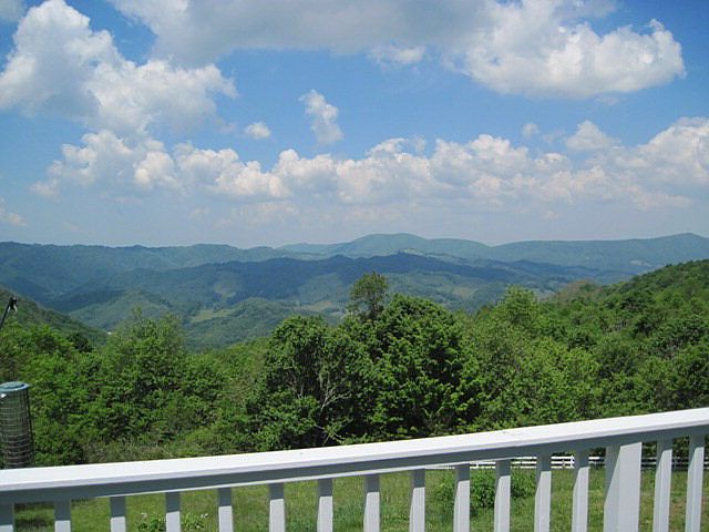 2688 Rich Mountain Rd, Zionville, NC 28698 | Zillow