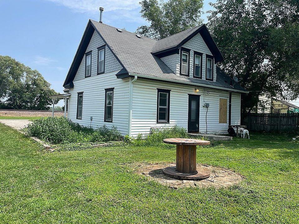 3747 Front St, Grantville, KS 66429 | Zillow