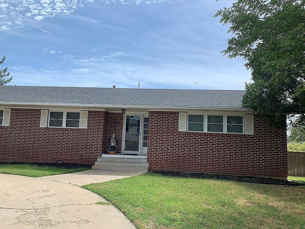 1840 Grape St, Pampa, TX 79065 | Zillow