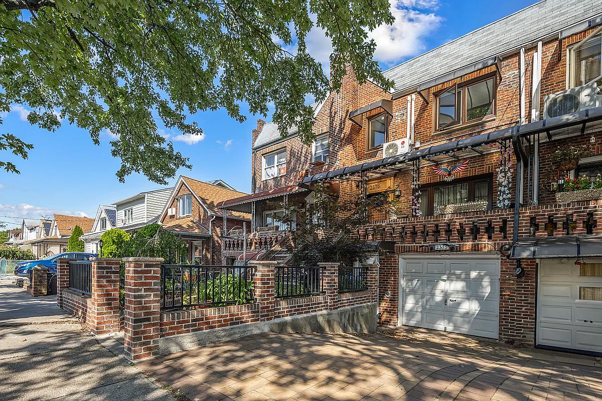 2575 E 28th St FLOOR 2, Brooklyn, NY 11235 | Zillow