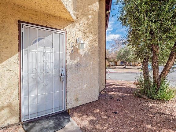 499 Kristin Ln, Henderson, NV 89011 | MLS #2685589 | Zillow