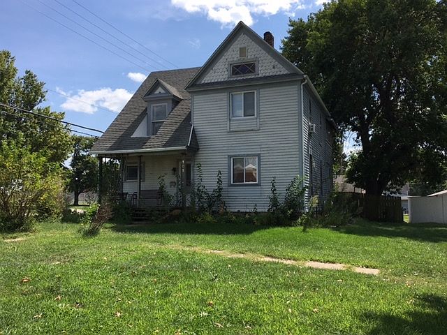 101 Kickapoo St, Hiawatha, KS 66434 | Zillow