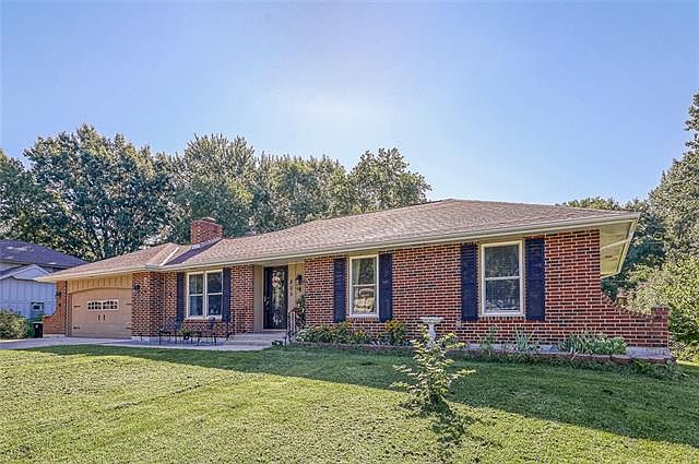 805 Thunderbird Dr, Harrisonville, MO 64701 | Zillow