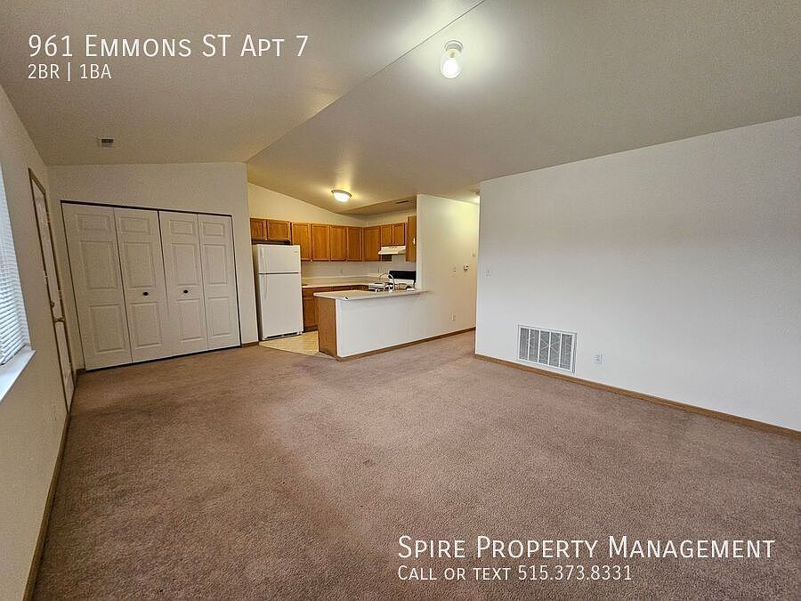 961 Emmons St APT 7, Hiawatha, IA 52233 | Zillow