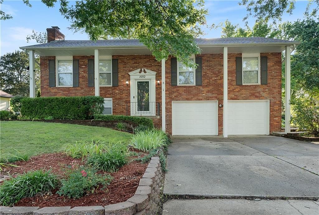 1602 S King Ave, Harrisonville, MO 64701 | Zillow