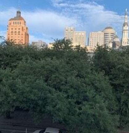 1010 1/2 10th St APT 1, Sacramento, CA 95814 | Zillow