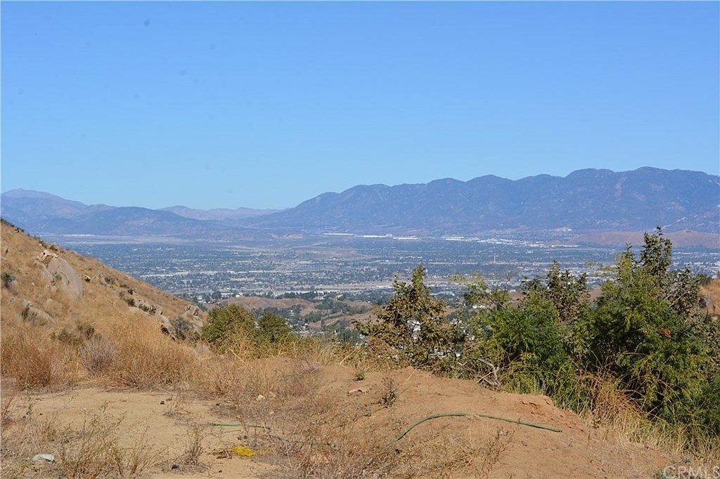 8055 Mountain Springs Ct, Colton, CA 92324 | Zillow