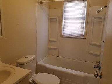 1863 W Waggoner St, Decatur, IL 62526 | Zillow