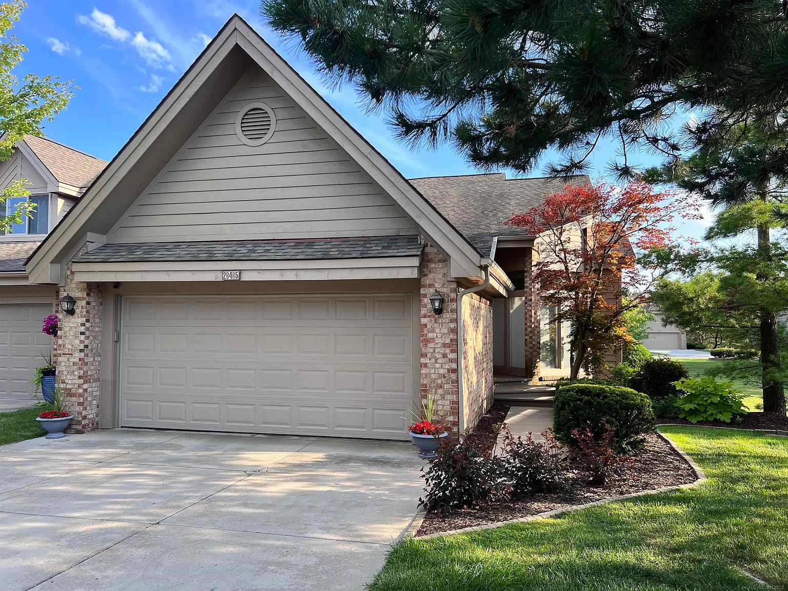 29465 N Meadowridge, Farmington, MI 48334 | Zillow