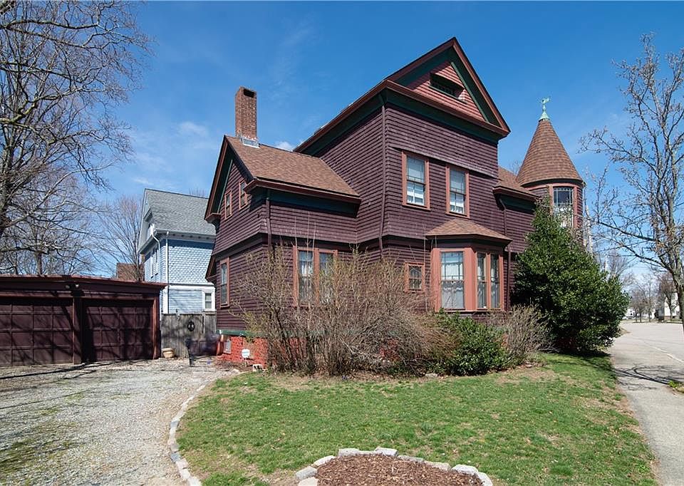 19 Stuart St, Pawtucket, RI 02860 | Zillow