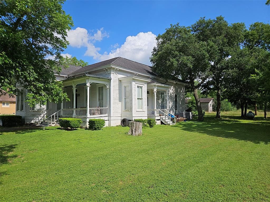 310 S Main St, Flatonia, TX 78941 | MLS #43479041 | Zillow