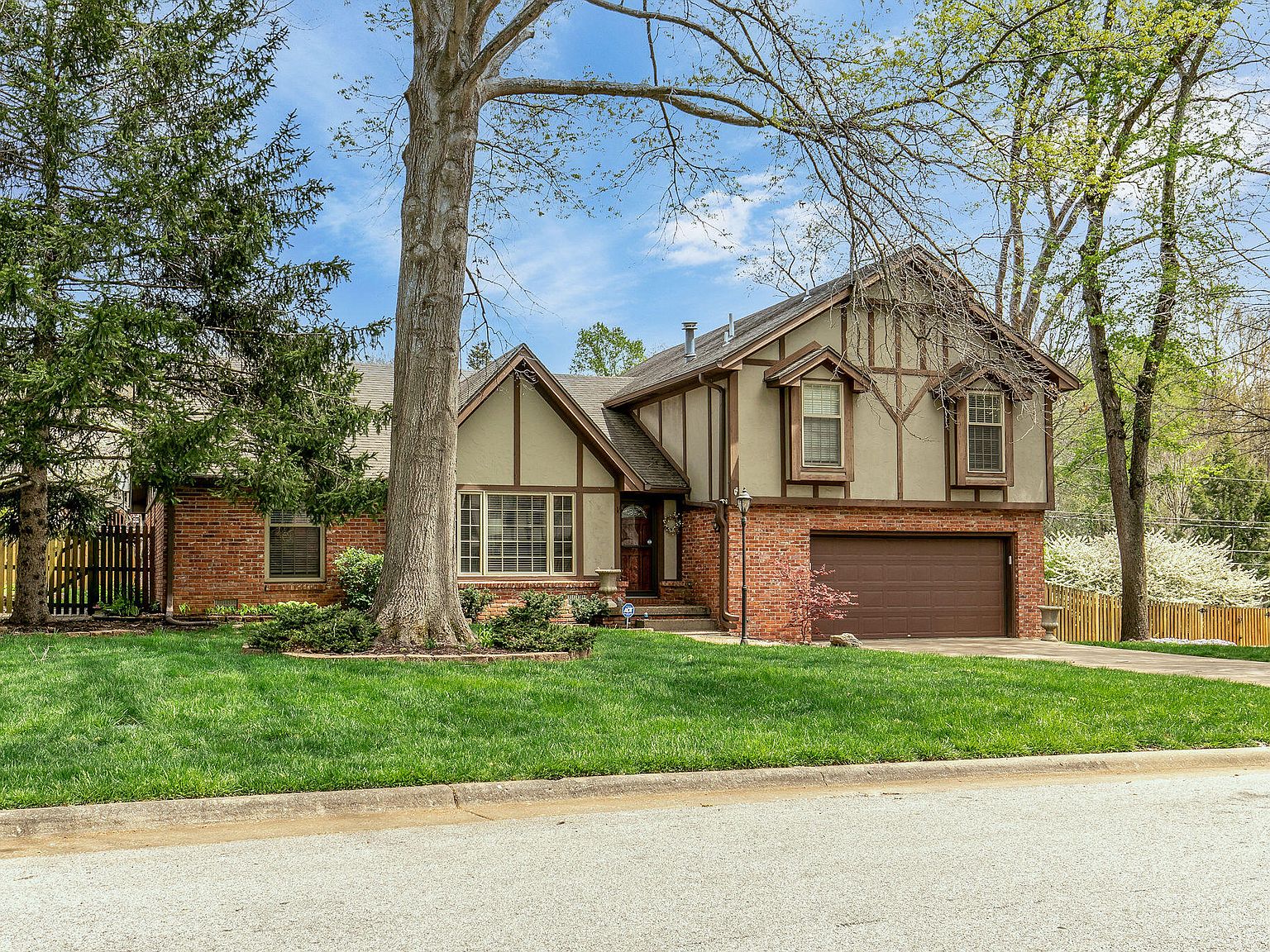 1528 S Forrest Heights Avenue, Springfield, MO 65809 | Zillow