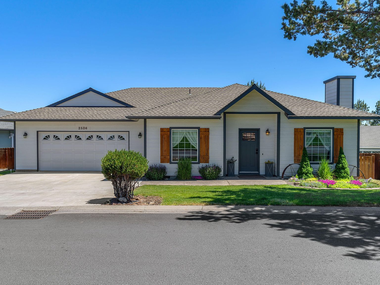 2526 SW Valleyview Dr, Redmond, OR 97756 | Zillow