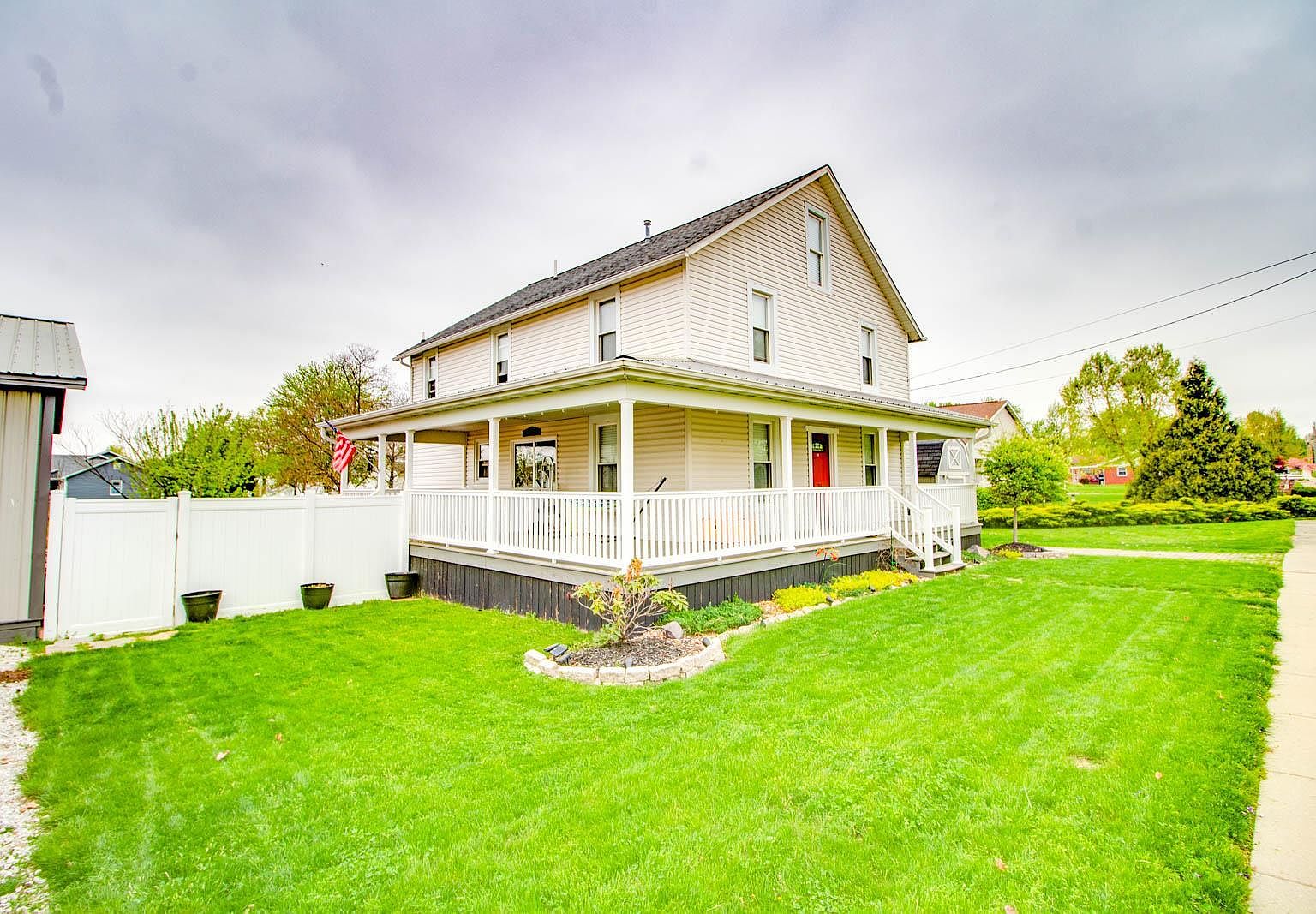 704 Cross Ave, Jerseyville, IL 62052 | Zillow
