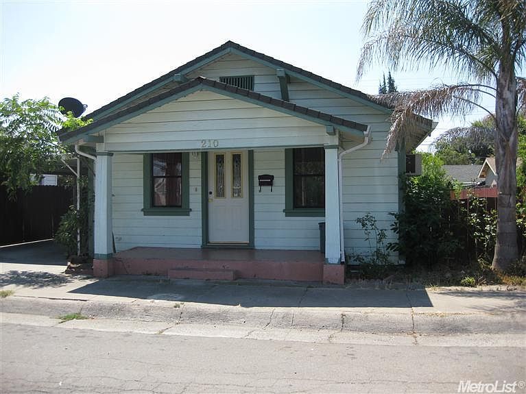 210 Maple St, Lodi, CA 95240 | Zillow