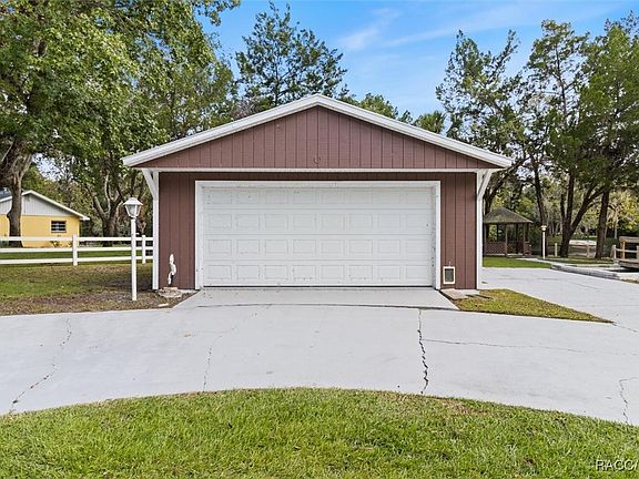 34 Garden Mall Ct, Inglis, FL 34449 | Zillow