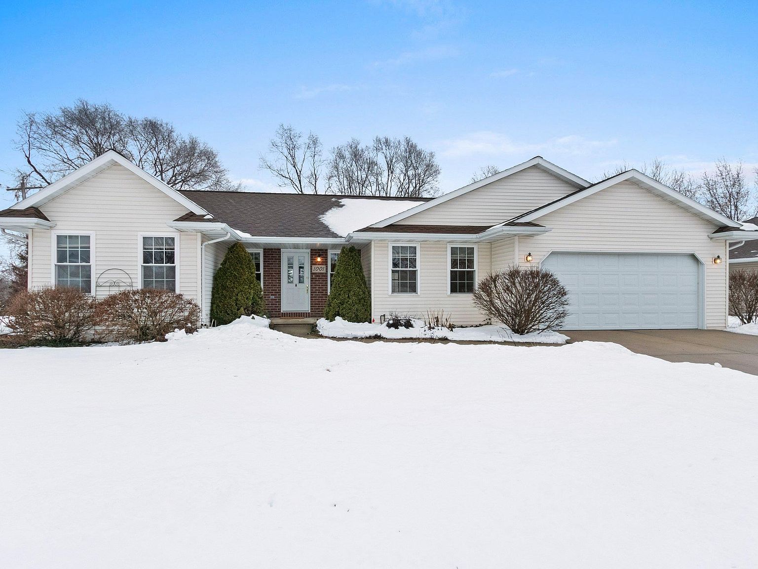 1001 Thoroughbred Ln, De Pere, WI 54115 | Zillow