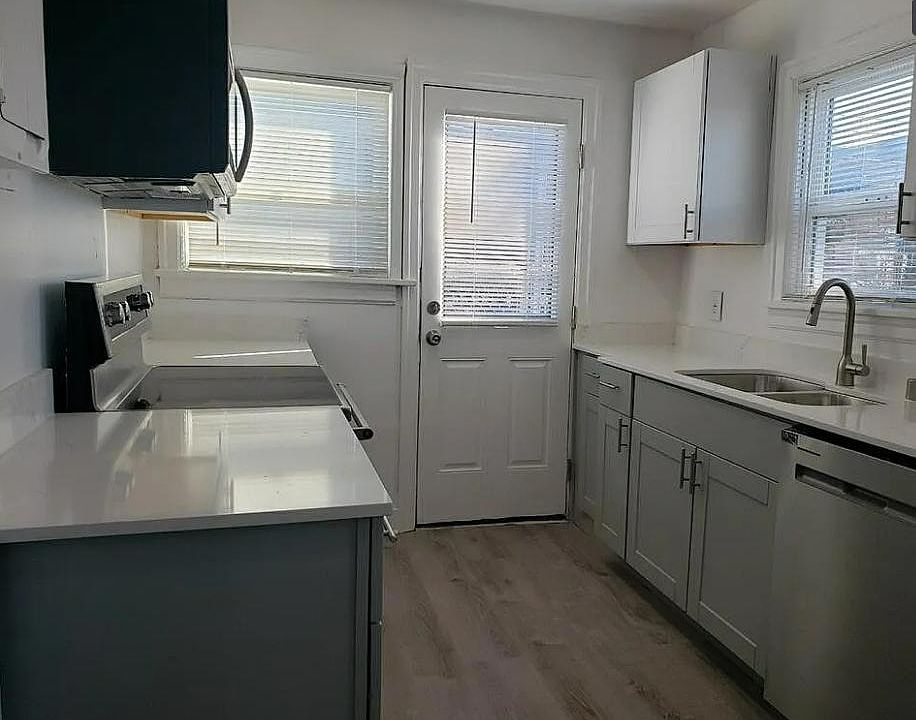 3507 SW Webster St APT B, Seattle, WA 98126 | Zillow