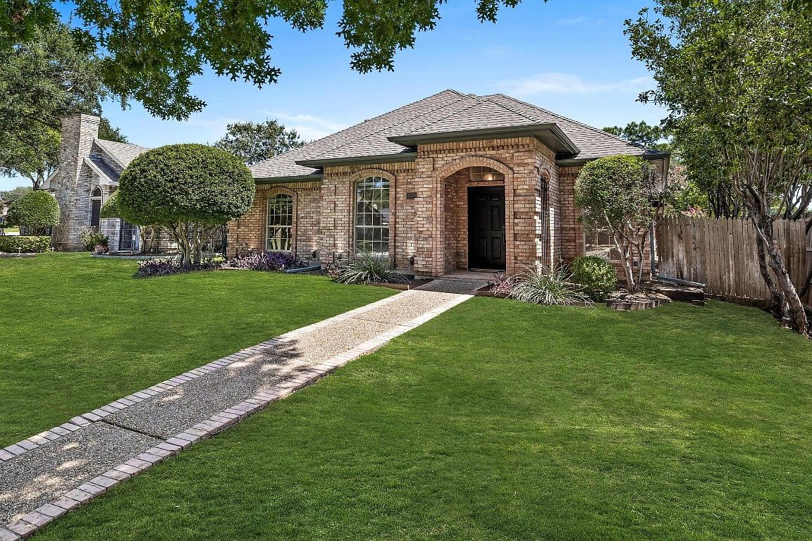 2201 Ventnor Ct, Arlington, TX 76011 | MLS #20371535 | Zillow